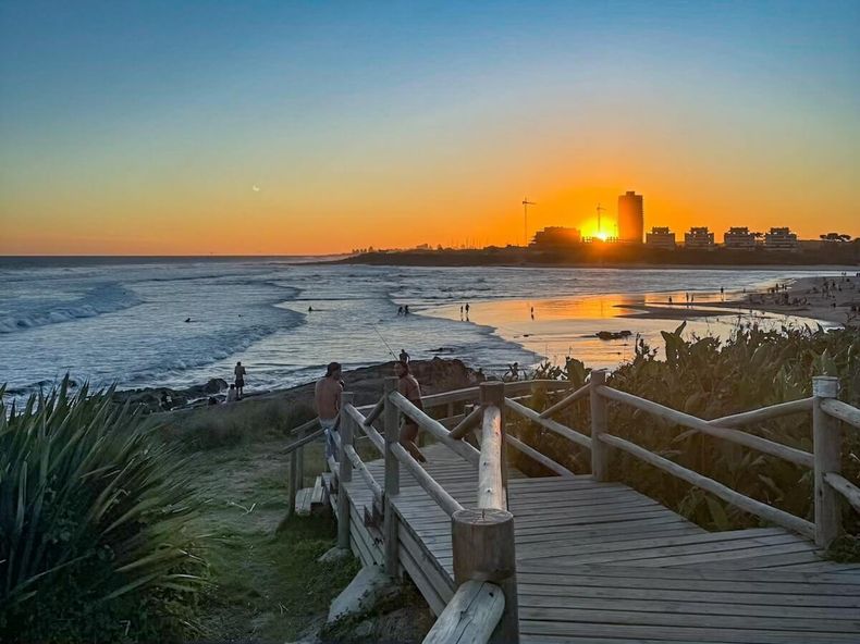 QUÉ PODÉS HACER en LA BARRA, el DESTINO de PUNTA DEL ESTE que tiene ...