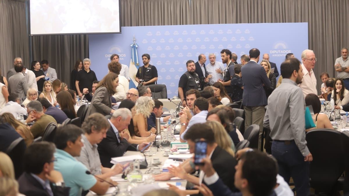 Con Un Debate Caliente Y Varios Cruces Comenzó El Plenario De