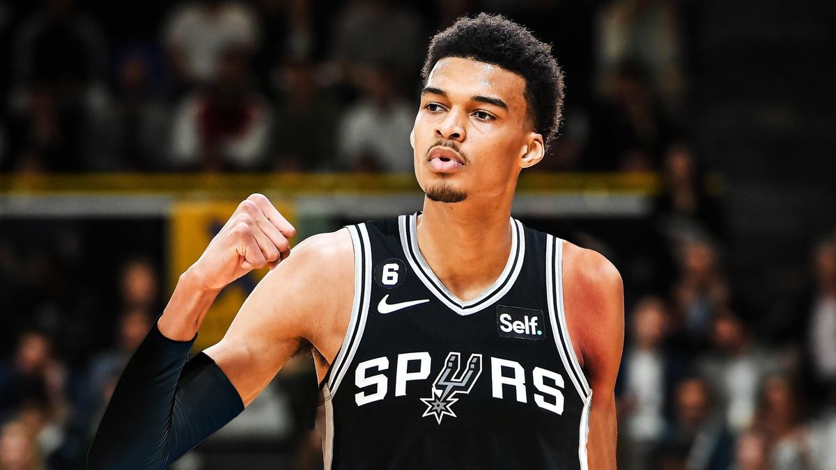 Video: debutó en San Antonio Spurs un basquetbolista que mide 2,23 metros