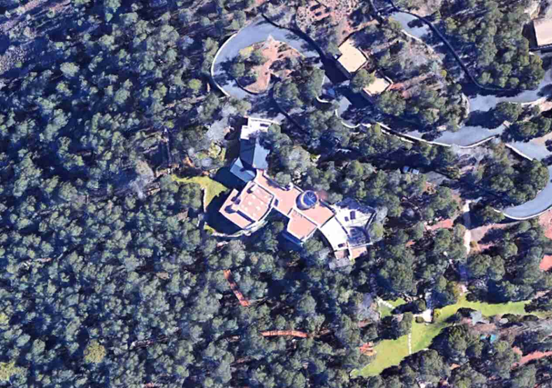 La mansión donde encontraron muerto a Gene Hackman y su esposa: Tiene ...