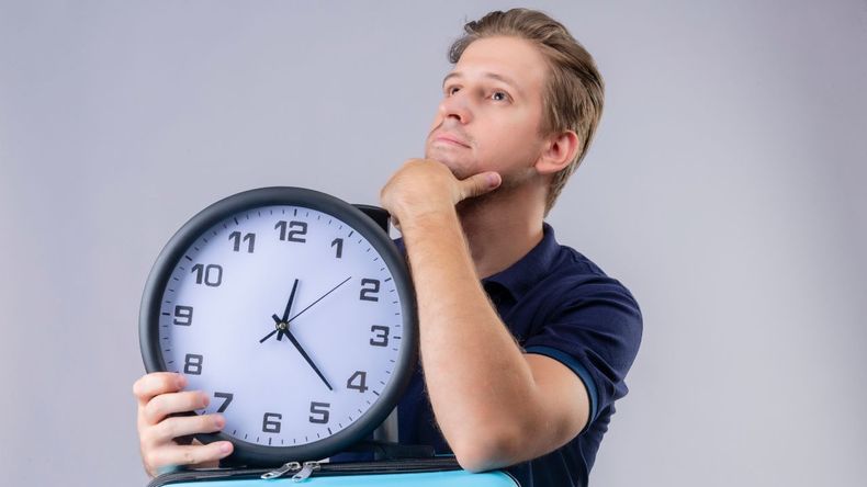 Qué debés hacer con los relojes si se cambia el huso horario en Argentina