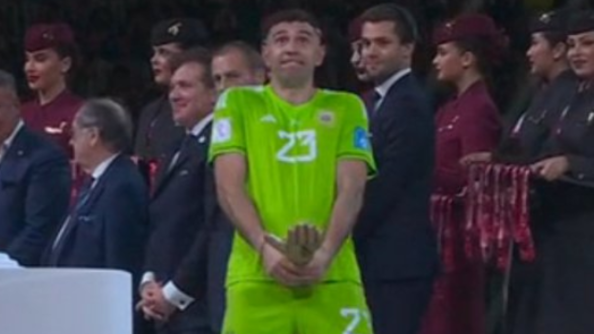 El Insólito Festejo Del Dibu Martínez Tras Ser Elegido Como El Mejor Arquero Del Mundial Qatar 2022 