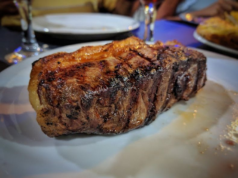 El bodegón de Buenos Aires con super milanesas de tres sabores