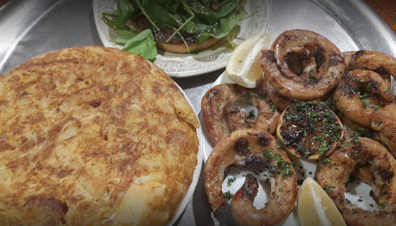El bodegón de Buenos Aires con la milanesa de entraña más grande del mundo