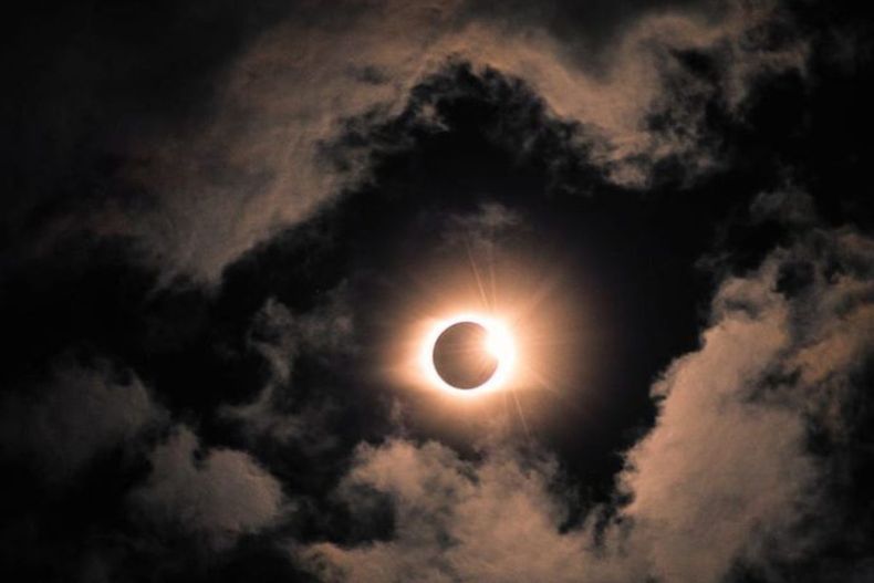 ECLIPSE SOLAR parcial de SEPTIEMBRE: ¿cómo AFECTA a cada SIGNO?