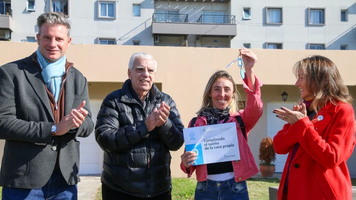 Procrear II: Galmarini, Lingeri y Scatolini encabezaron una nueva entrega de viviendas en Tigre