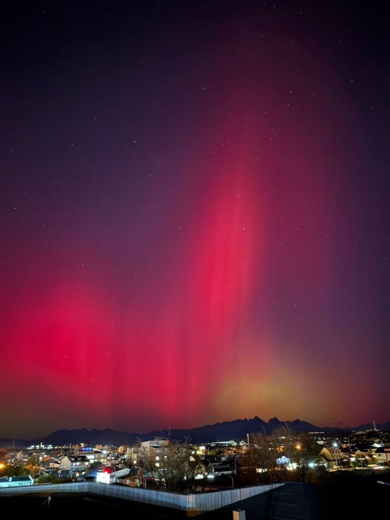 Video: una impresionante aurora austral cubrió el cielo de Ushuaia