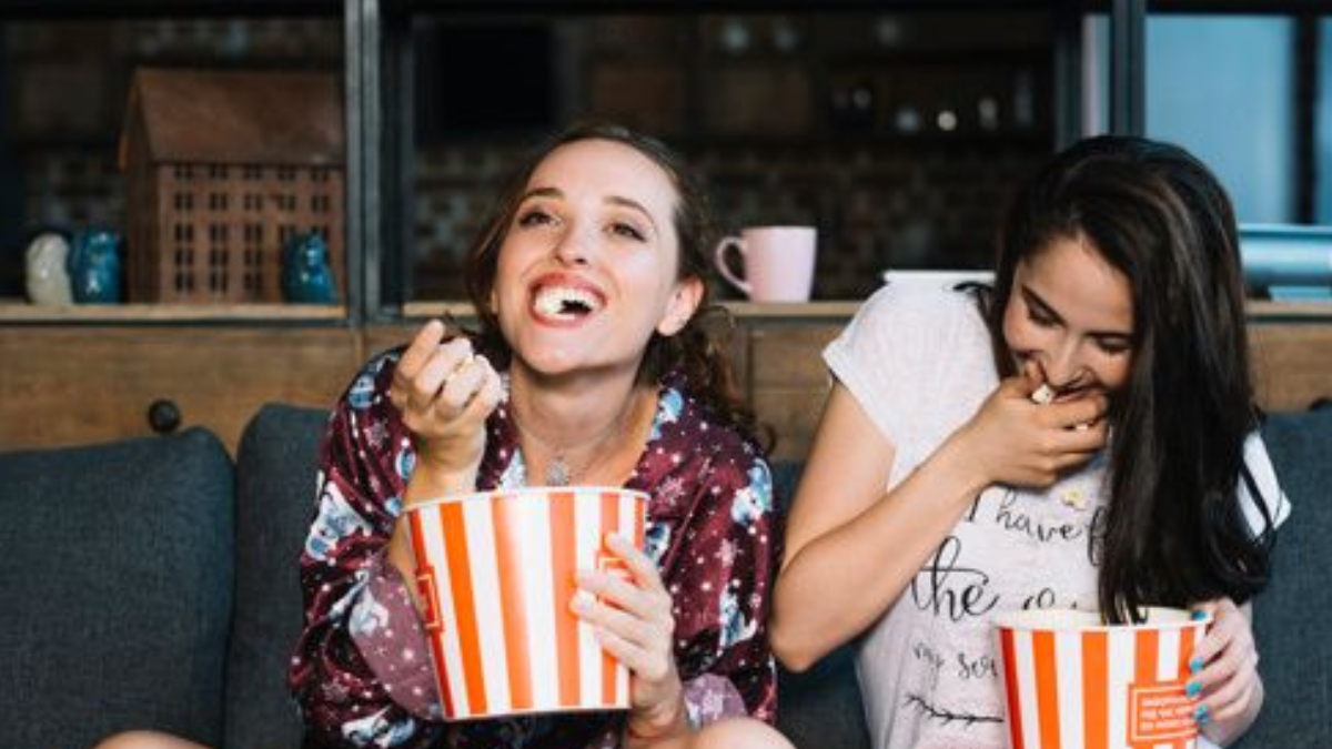 CUATRO AMIGOS, una noche de DESCONTROL y mil anécdotas: la PELÍCULA más VISTA en NETFLIX