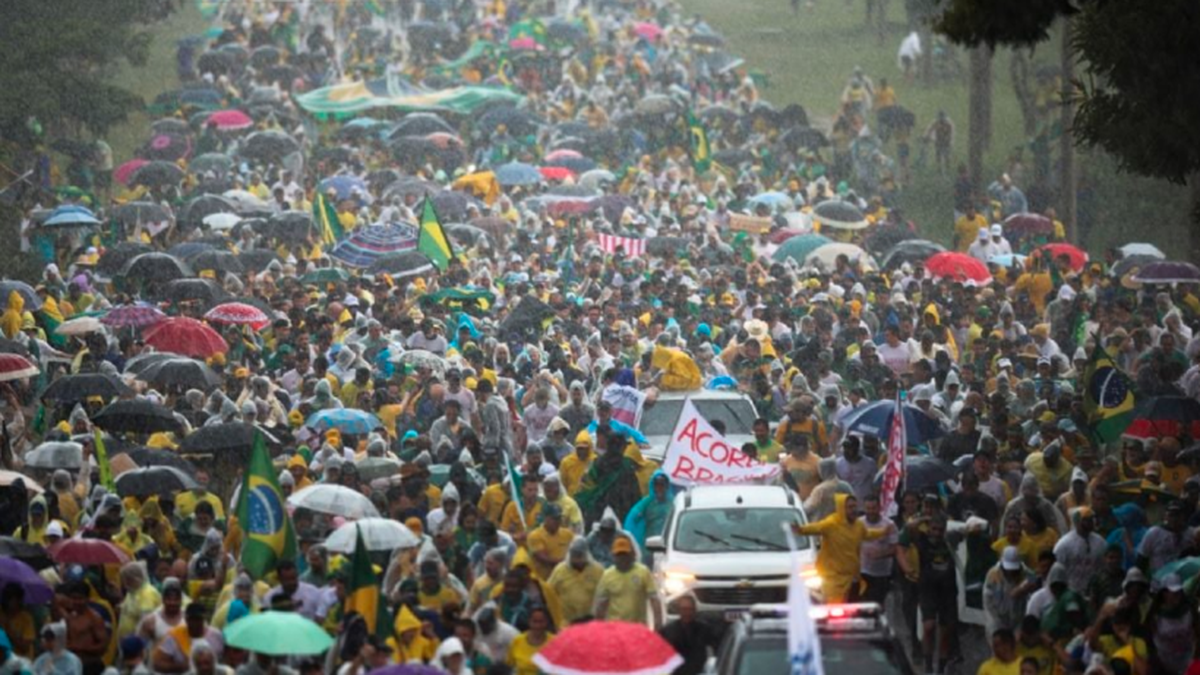 Brasil: un rayo hirió a decenas manifestantes en un acto en apoyo a ...