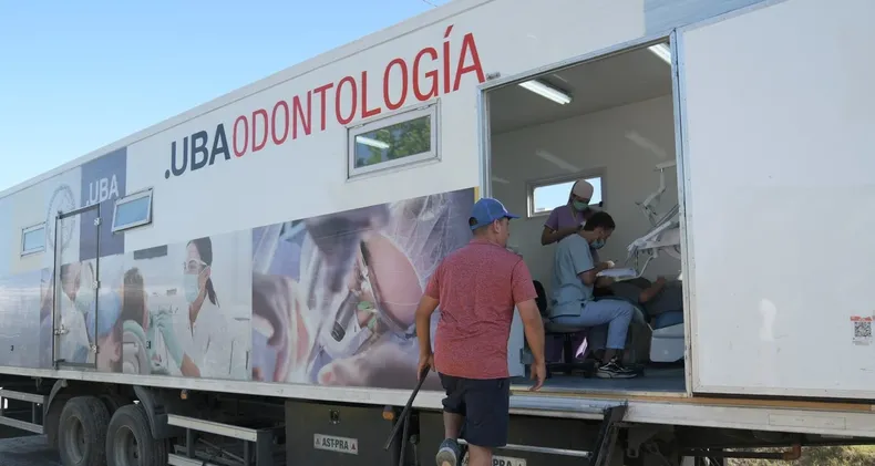 Paro a la japonesa por el financiamiento: la Facultad de Odontología ...