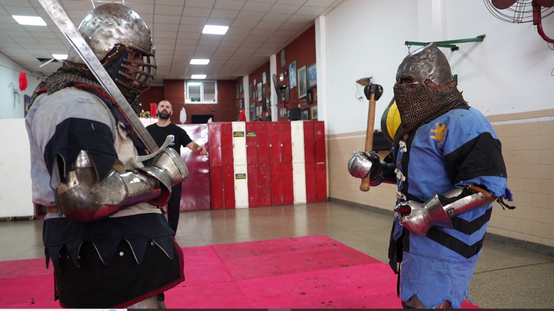 Combate medieval: con hachas, escudos y armaduras, un deporte que ...
