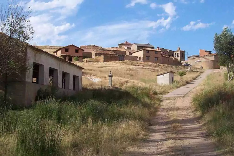 Como es Arenillas, el pueblo de España que ofrece empleo y vivienda ...