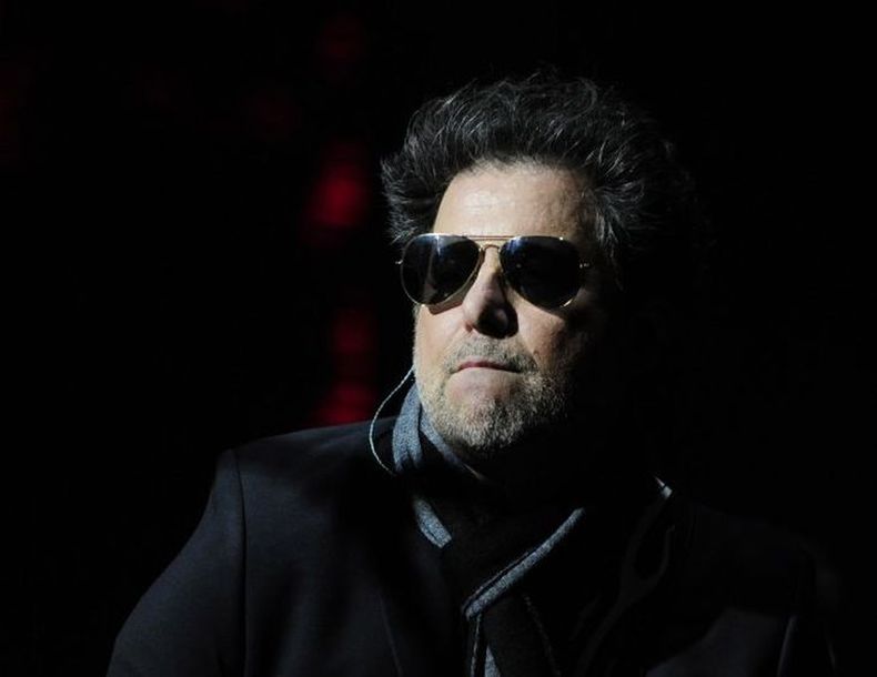 Calamaro apoyó al Indio Solari y apuntó: La barbarie está en la ...