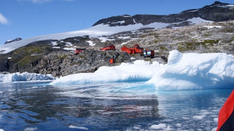 El hielo que rodea la Antártida se redujo a niveles récord por segundo ...