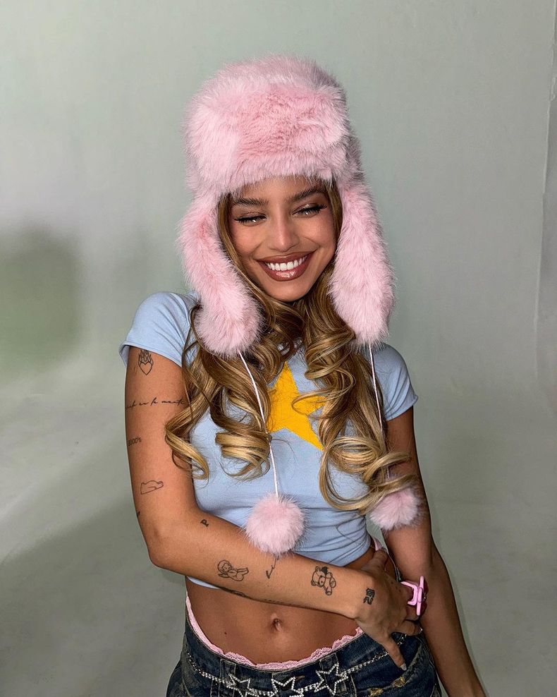 Cuáles son los looks de Emilia Mernes que está luciendo en su gira con ...