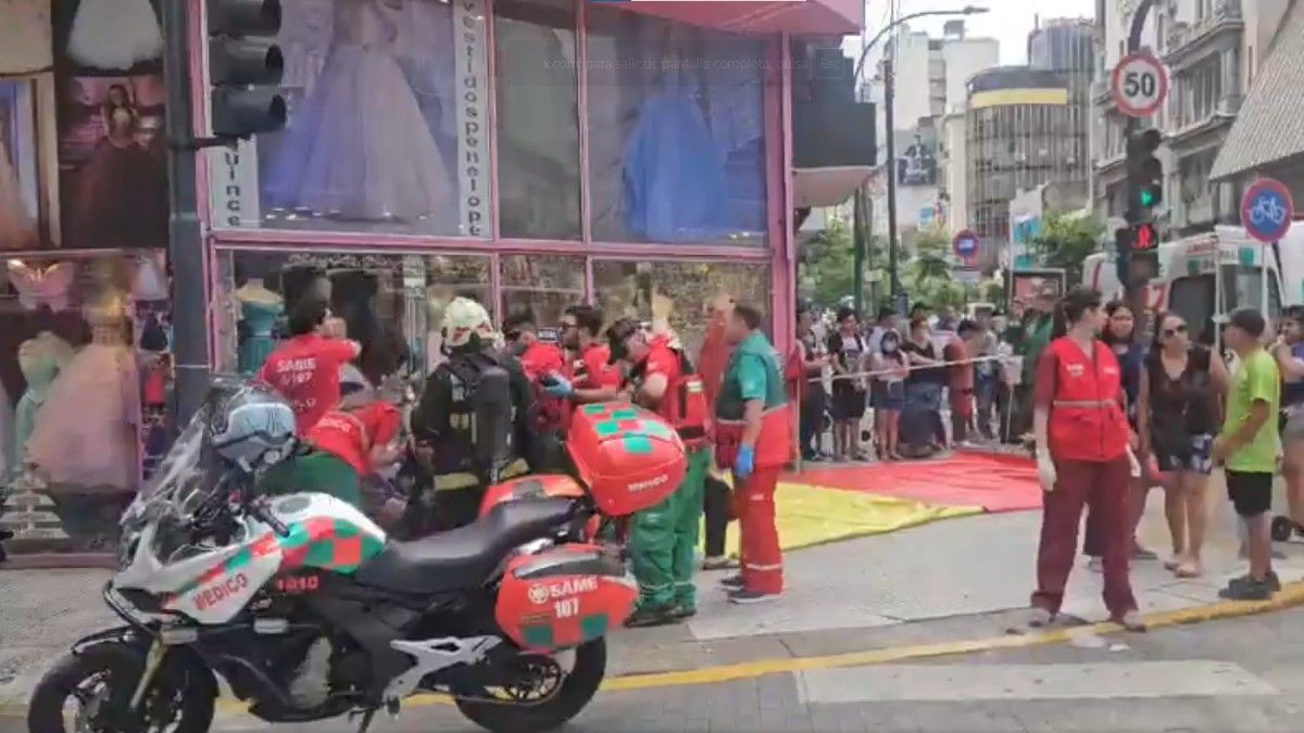 Se incendió un local de ropa y un hotel en Once: hay al menos 12 ...