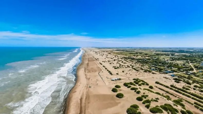 La escapada cerca de Buenos Aires a un pueblo mágico con playas de ...