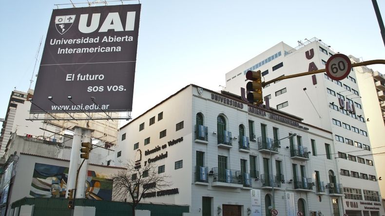 Una alumna cayó del piso 11 de la UAI y sufrió múltiples fracturas
