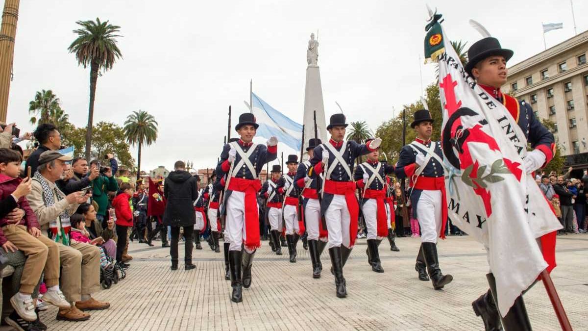 Por primera vez en la historia, los tres regimientos del Ejército ...