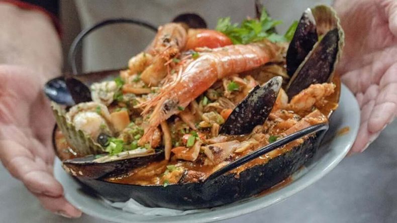 El bodegón barato de Buenos Aires con platos exóticos y porciones súper ...