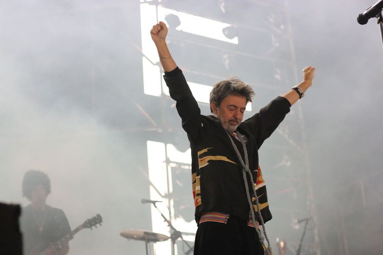 Impactante video: un reconocido cantante argentino se cayó del ...