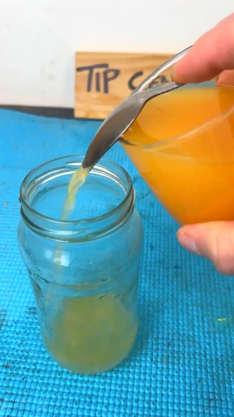 Cuál es el truco casero que se hizo viral para pasar líquido de un vaso ...