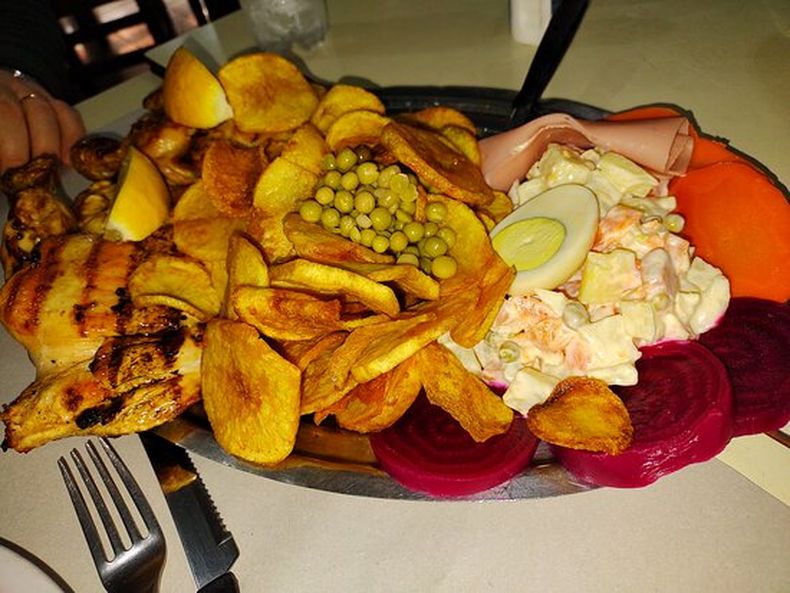 El bodegón de Buenos Aires que hace un peceto a la mostaza muy rico