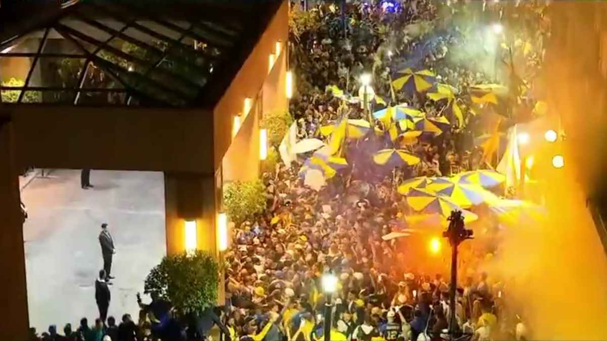 El Superclásico ya se juega: así fue el increíble banderazo de los ...