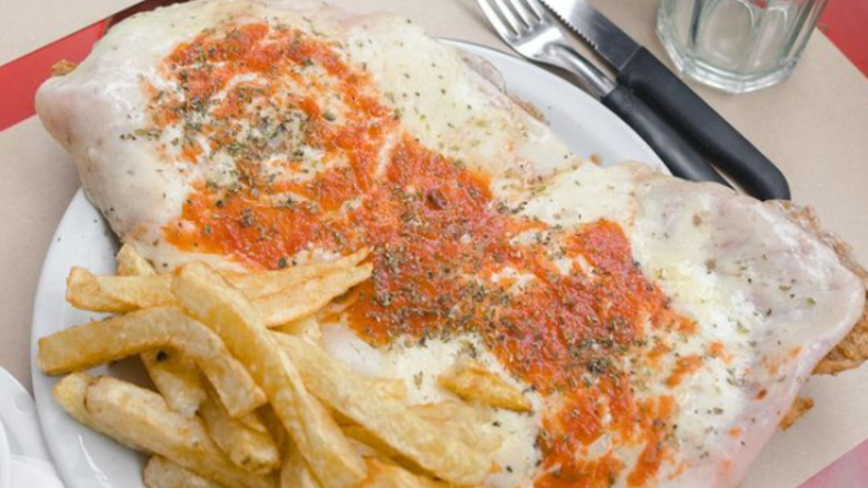 El bodegón barato de Buenos Aires con porciones caseras XXL para compartir