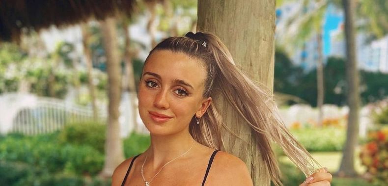 Morena Beltrán aprovechó las playas de Miami para lucir una microbikini ...