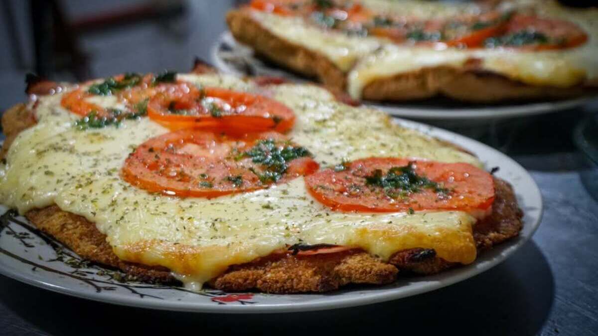 El bodegón barato de Buenos Aires que tiene ñoquis, milanesas XXL y tortilla de papa rellena