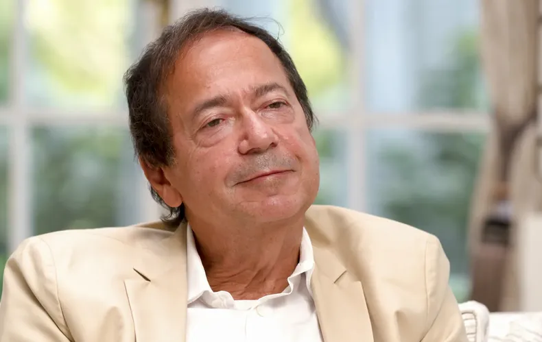 Cuál es la historia de John Paulson, el millonario que aprovechó la ...