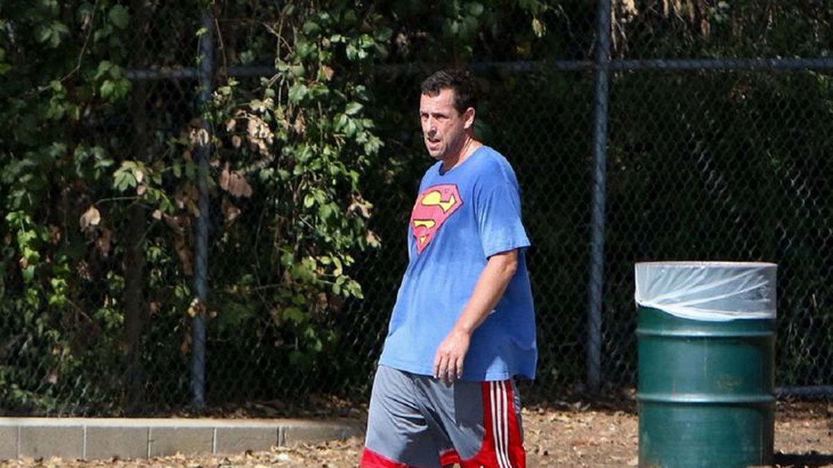 Puro talento: el video viral de Adam Sandler jugando al básquet