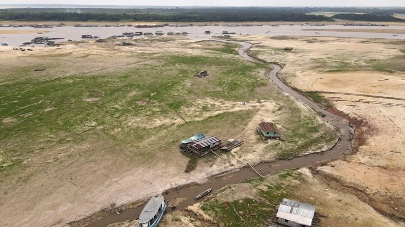 Preocupación por la sequía del río Amazonas: descendió a su nivel más ...