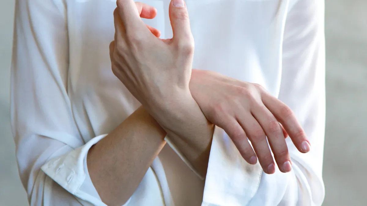 Covid-19: qué es la hiperestesia, el nuevo síntoma que puede derivar en ...