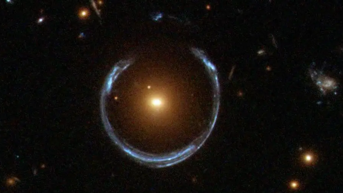 Asombroso: captan un impresionante anillo de Einstein a 500 millones de años luz de la Tierra