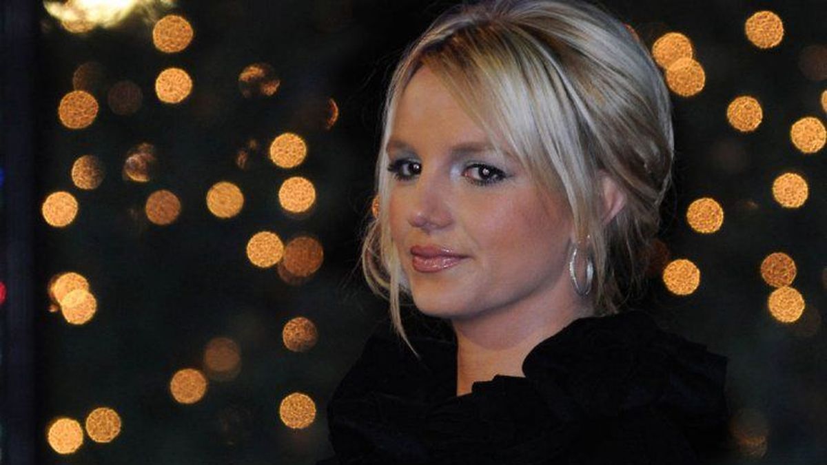 Britney Spears sorprendió a todos con una microbikini animal print que ...