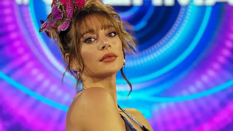 Sol Pérez tomó sol en la playa y mostró la microbikini con el color ...