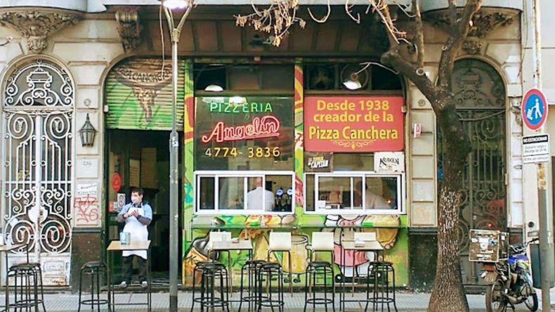 La pizzería barata de Buenos Aires que creó la pizza de cancha y tiene ...