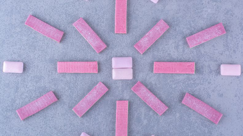 Cuidado: por qué es peligroso comer chicle