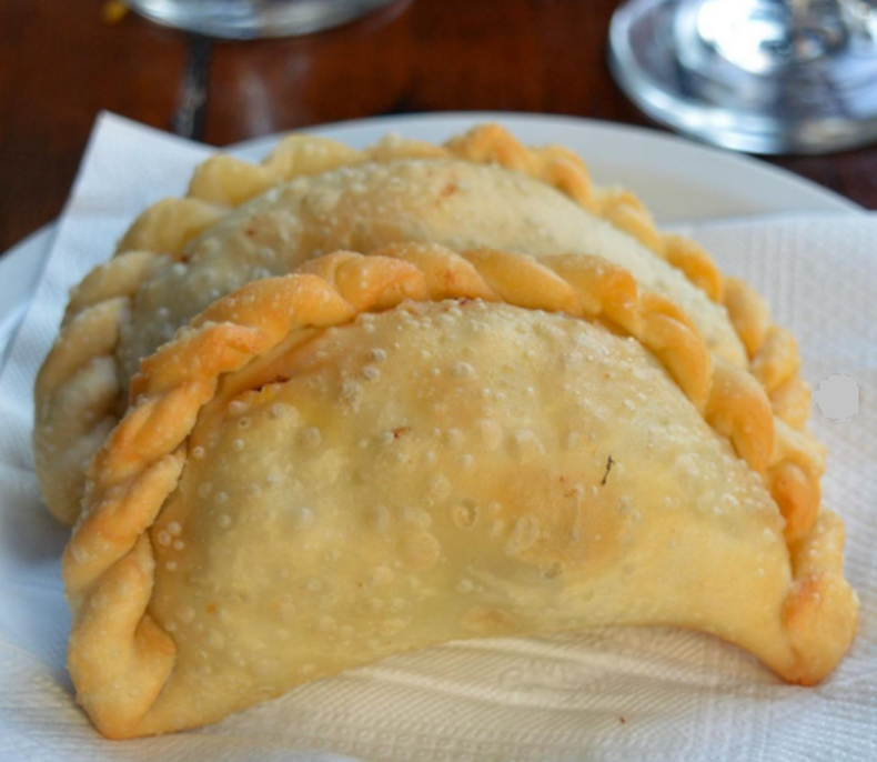 El bodegón de Buenos Aires en el que preparan las mejores empanadas fritas