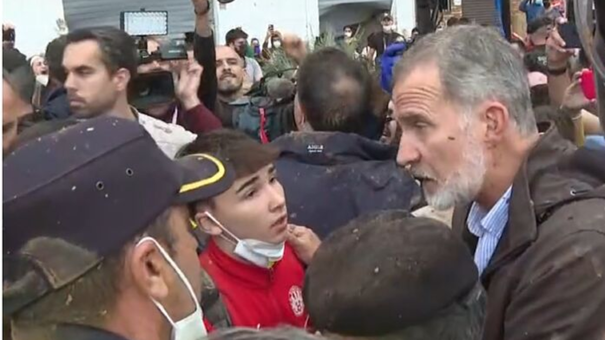 Catástrofe en Valencia: insultaron y lanzaron barro contra los reyes y ...