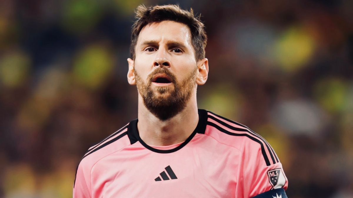 El tierno video de Lionel Messi jugando un partido con su hijo Thiago y ...