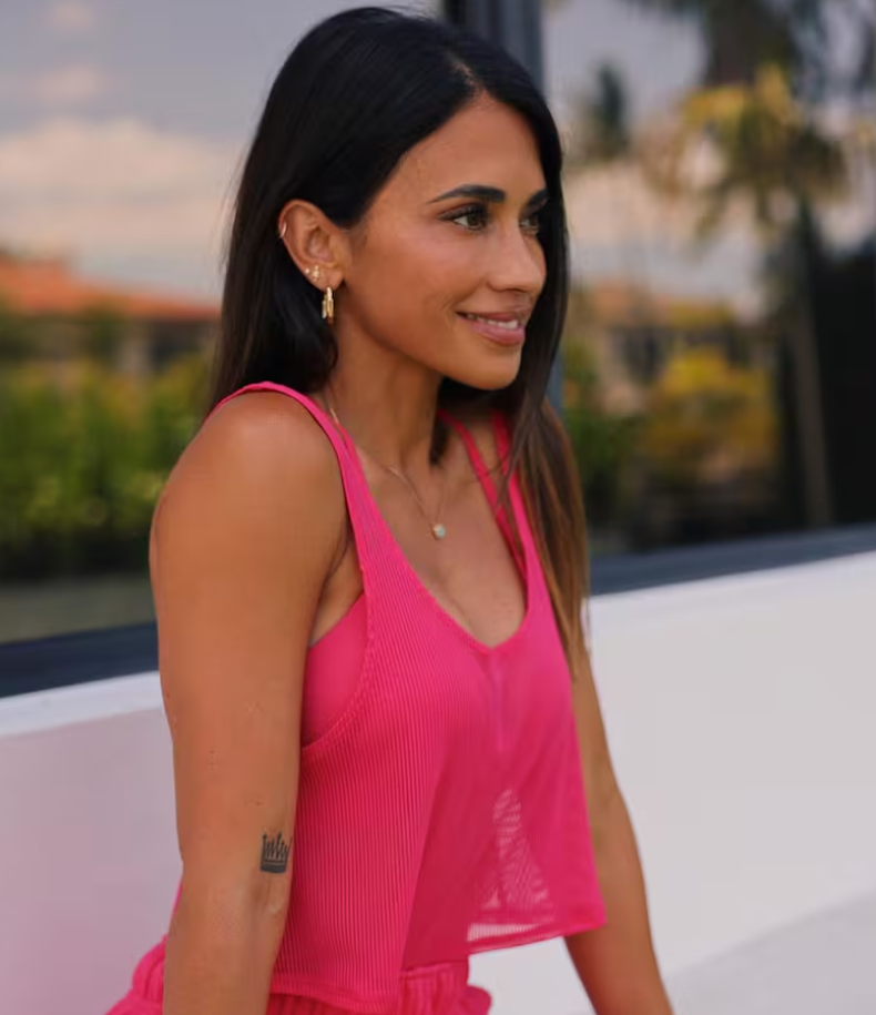 Antonela Roccuzzo mostró un look total pink que revolucionó al mundo de ...