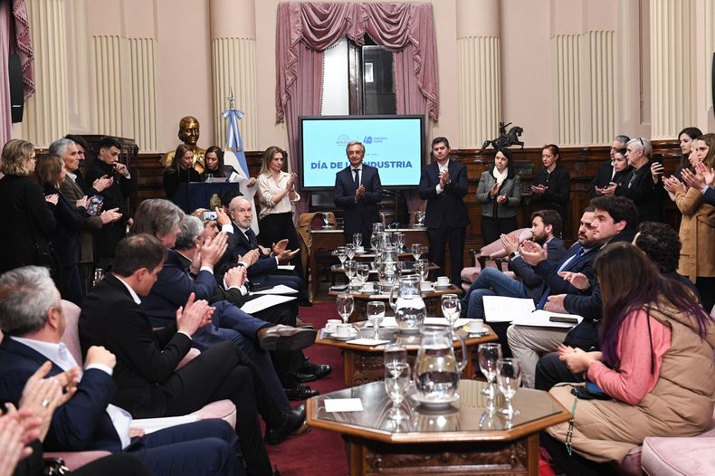Referentes del sector industrial fueron distinguidos con el Diploma de ...