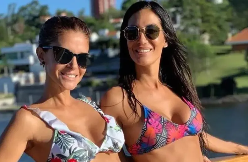 El recuerdo de Silvina y Vanina Escudero con microbikinis en un yate