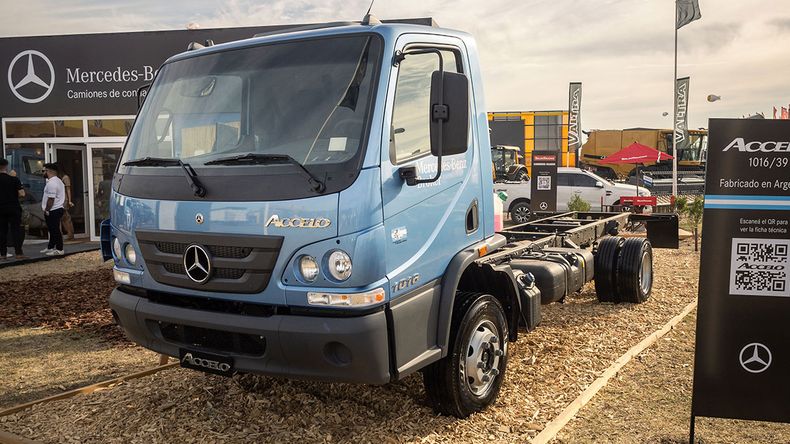 Mercedes-Benz Camiones y Buses presentó sus novedades en Expoagro