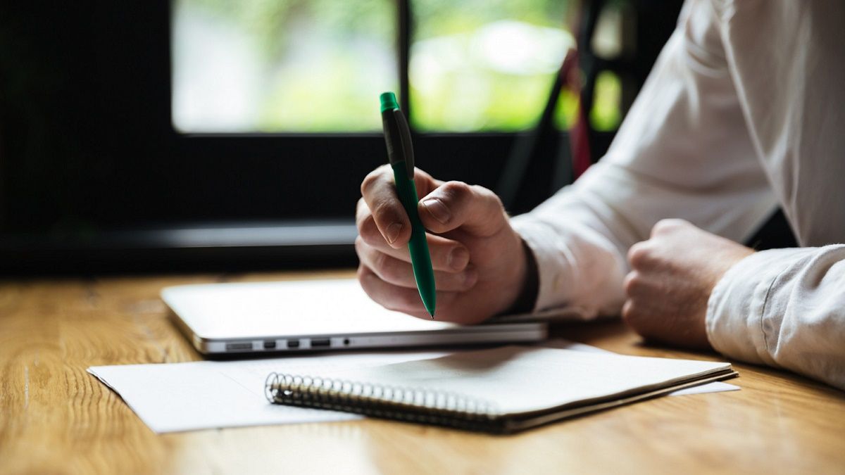 A lado o al lado: cómo se escribe