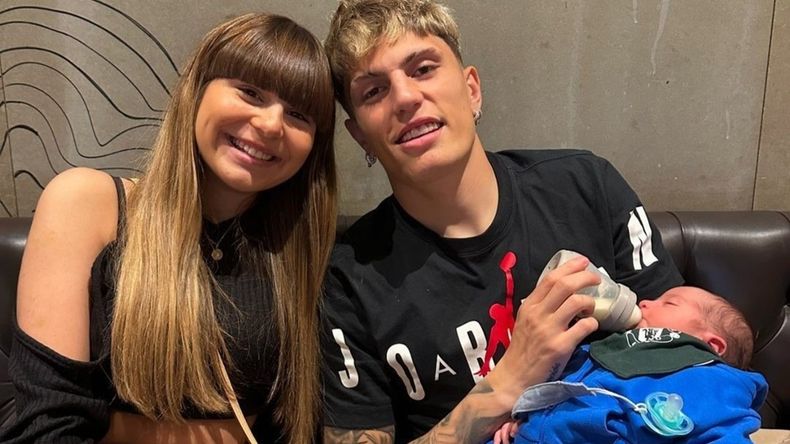 El tierno video navideño de Alejandro Garnacho y Eva García con su hijo