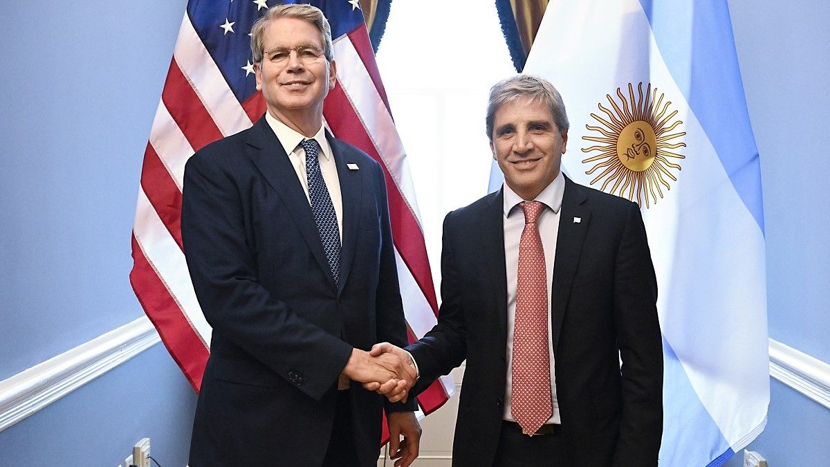 Luis Caputo visitó a Scott Bessent en Washington y debatieron detalles ...